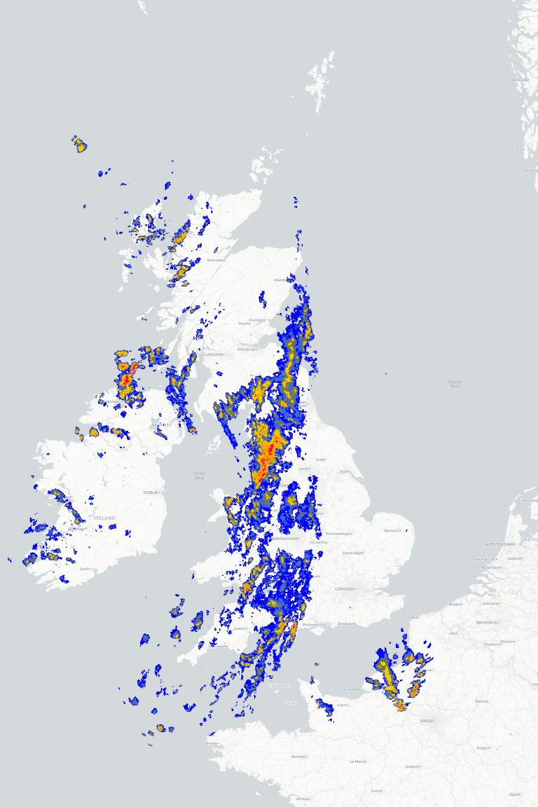 Metcheck.com - UK Latest Zoomable Normal Radar - Updated every 15 Minutes.